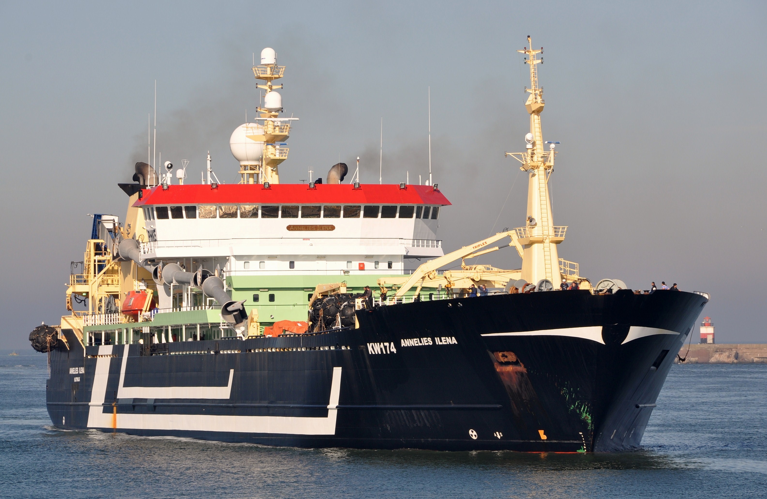 LÉ Róisín chief ordered officers onto world’s largest trawler, court ...
